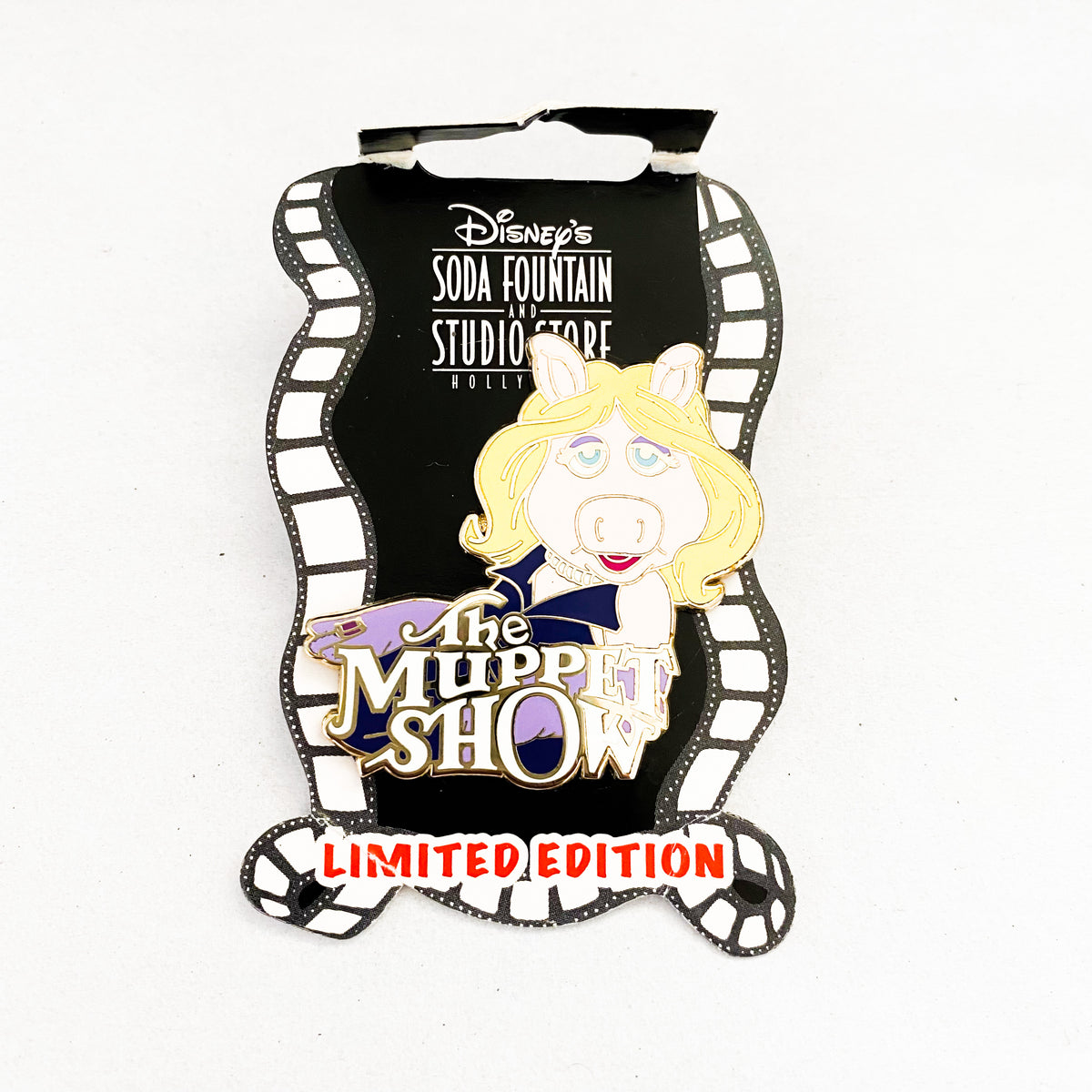 DSF - The Muppet Show - Miss Piggy Pin – MadHouse Collectibles
