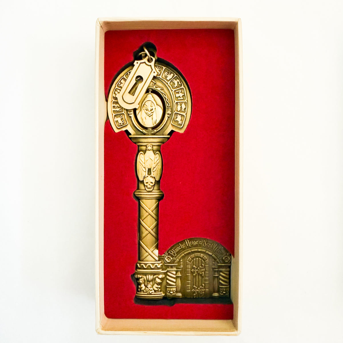 DLP - Snow White and the Seven Dwarfs Collectible Key – MadHouse ...